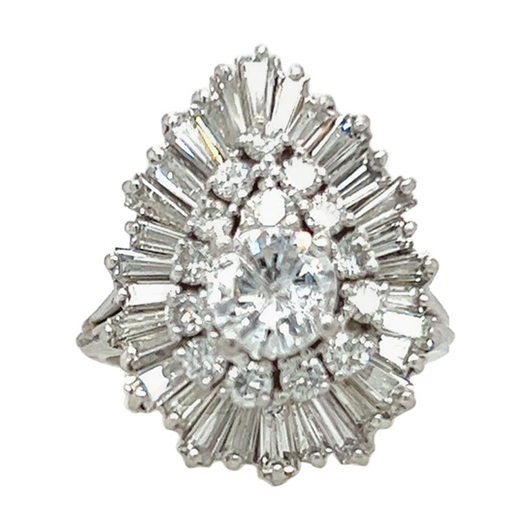 Estate Diamond 2.87cts.Cocktail Ring Set in White Gold For Sale at 1stDibs