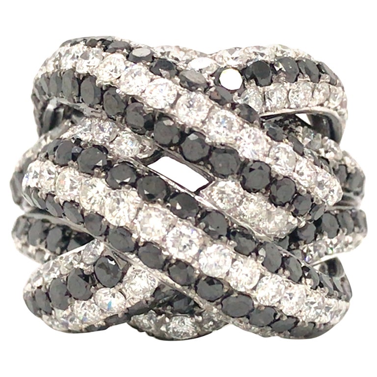 18K Black and White Diamond Twist Band White Gold at 1stDibs