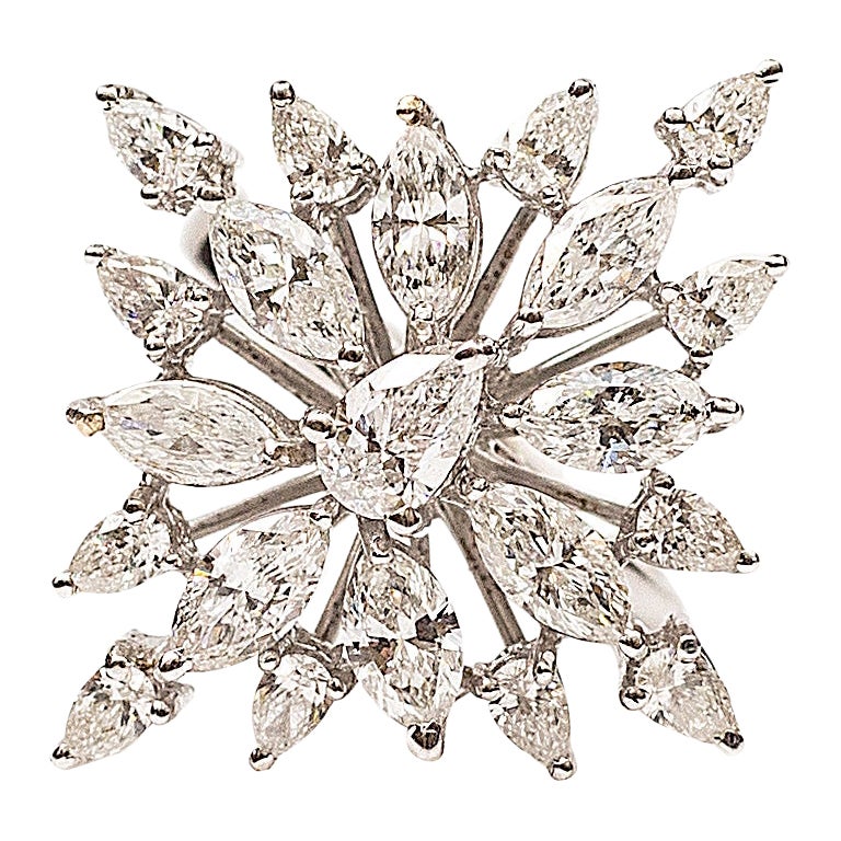 3.48 cts Fancy Shape Diamond Ring in 18K Gold For Sale at 1stDibs