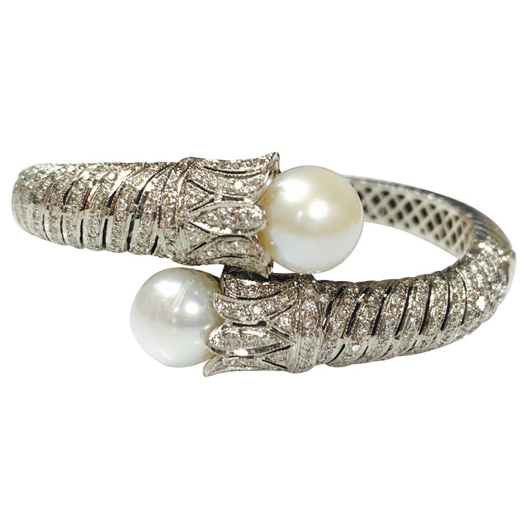 Diamond and Pearl Flexible Bangle in 18 Karat White Gold For Sale at 1stDibs