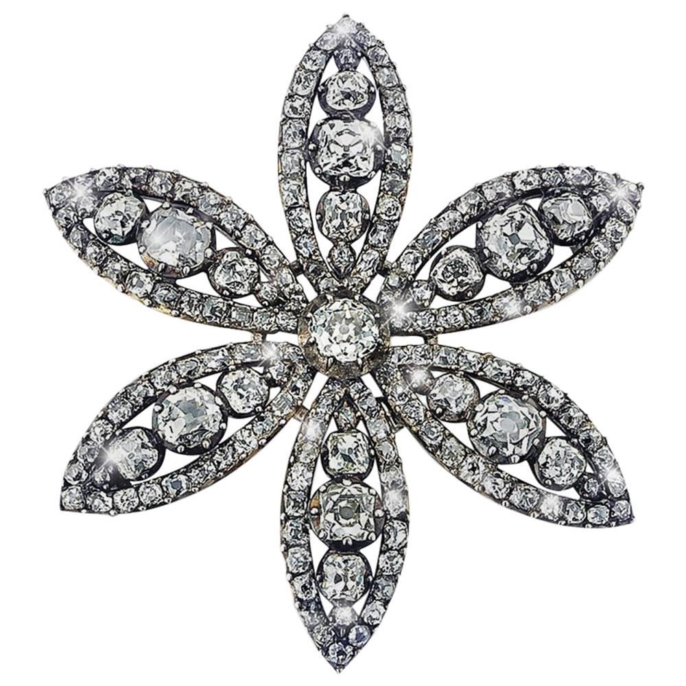 18th Century Diamond Flower Brooch For Sale at 1stDibs