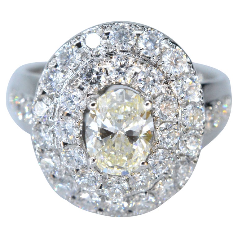 Diamond Cocktail Ring in White Gold For Sale at 1stDibs