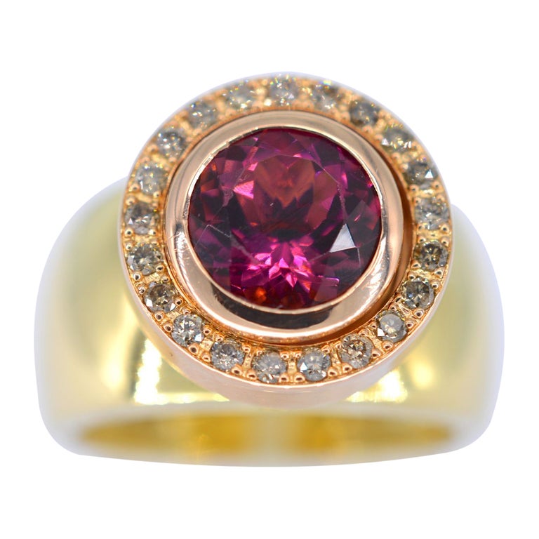 Gold Ring with a Tourmaline Set in the Middle For Sale at 1stDibs
