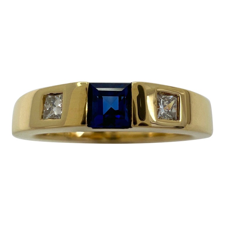 18 Karat Gelbgold Vintage Tiffany and Co Ring mit drei Steinen, feiner blauer Saphir und Diamant ...