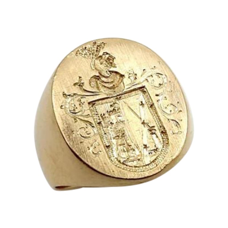 Victorian 18K Gold Signet Ring with Heraldic Shield For Sale at 1stDibs
