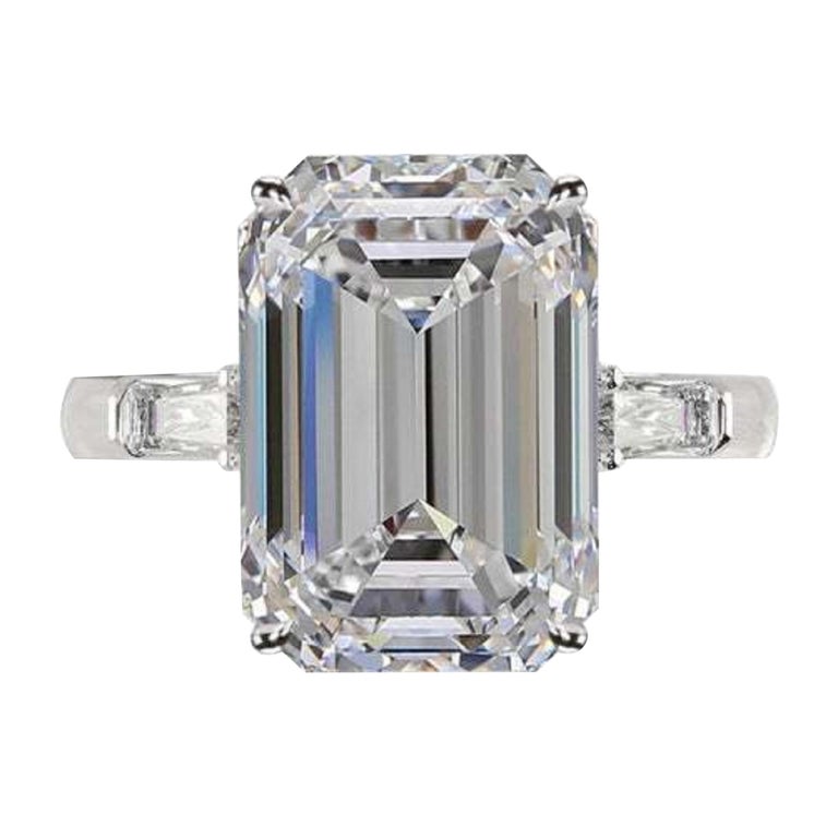 Bague de type Golconda en diamant taille émeraude de 8,28 carats ...