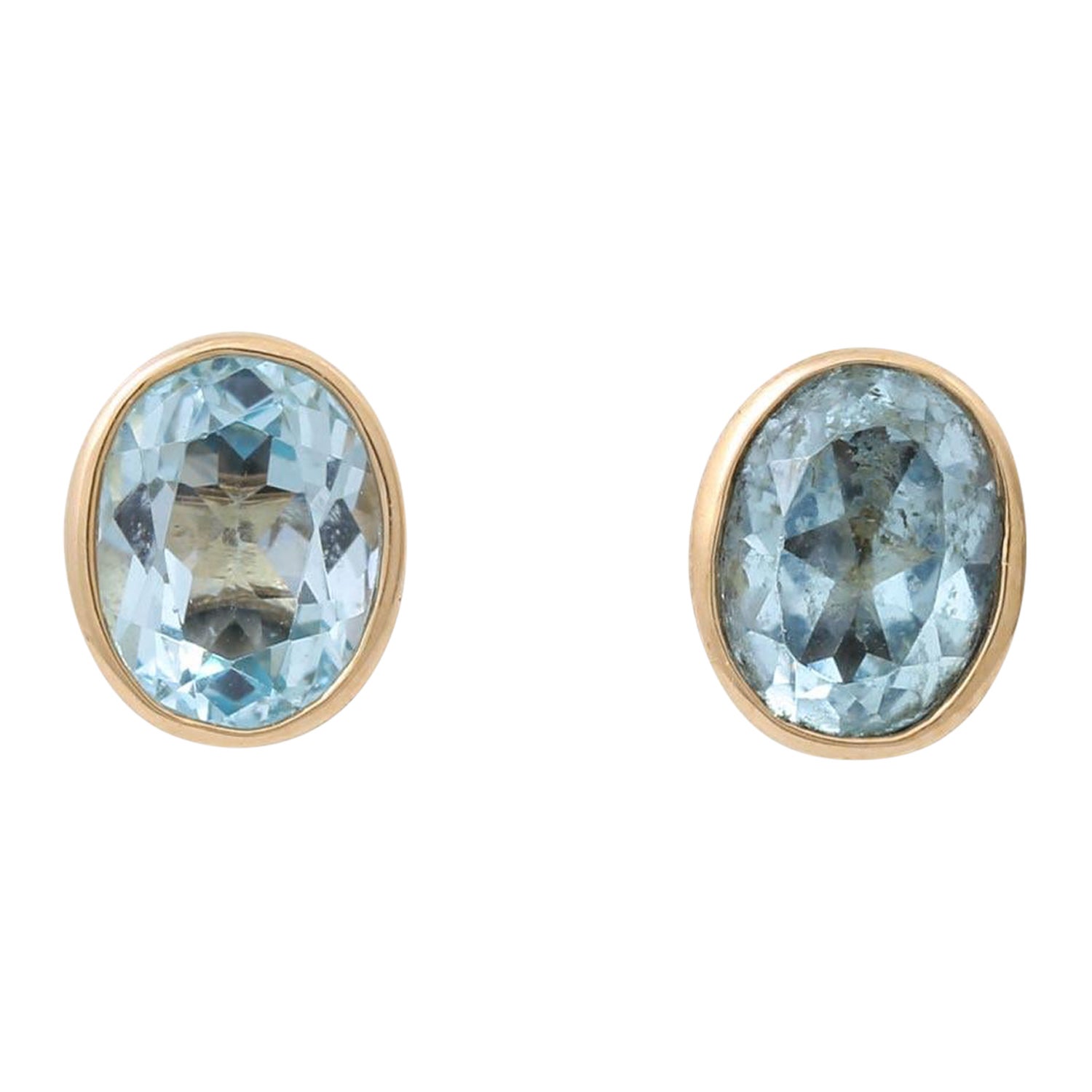 Pair of Ear Studs with 2 Diamonds For Sale at 1stDibs