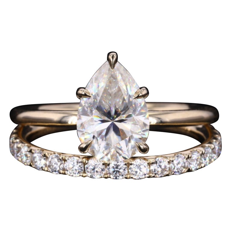 Customizable 18K Gold Engagement Ring Pear Cut Diamonds Wedding Ring Set For Sale at 1stDibs