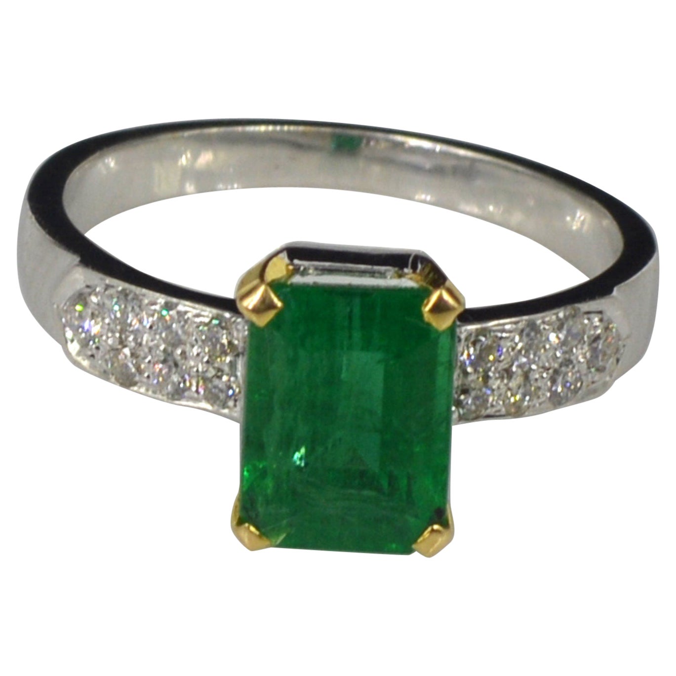 Customizable Vintage Emerald Statement Ring, Natural Emerald Engagement Ring For Sale at 1stDibs