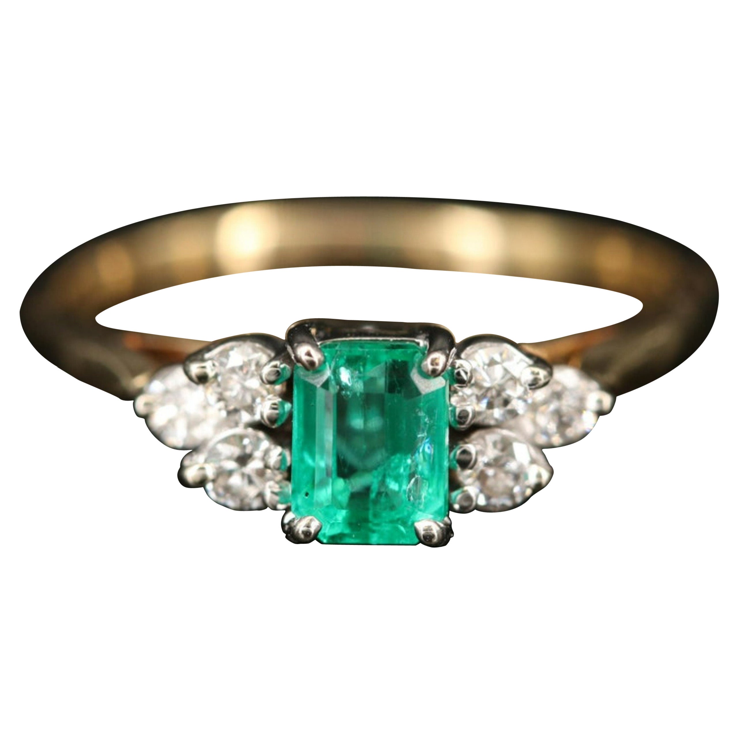 Emerald Diamond Gold Oval Cluster Ring For Sale at 1stDibs