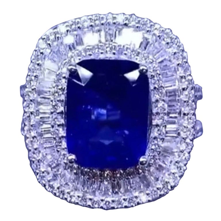 Incroyable saphir de Ceylan bleu de 7,53 carats et diamants En vente ...
