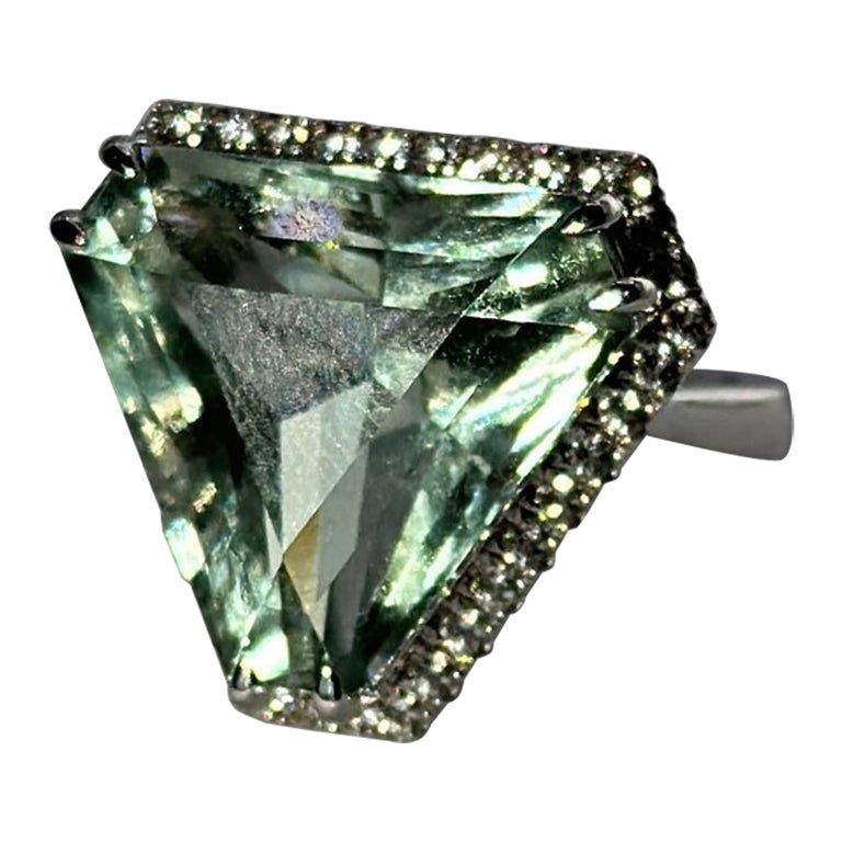 9k gold 16.1ct trilliant cut prasem quartz ring For Sale at 1stDibs
