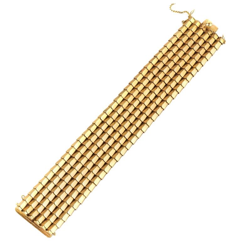 Large Retro Wide Band Bracelet in 18 Karat Yellow Gold For Sale at 1stDibs