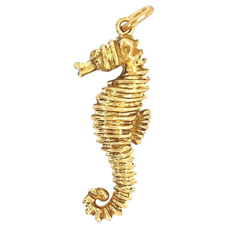 Seahorse Gold Charm Pendant For Sale at 1stDibs
