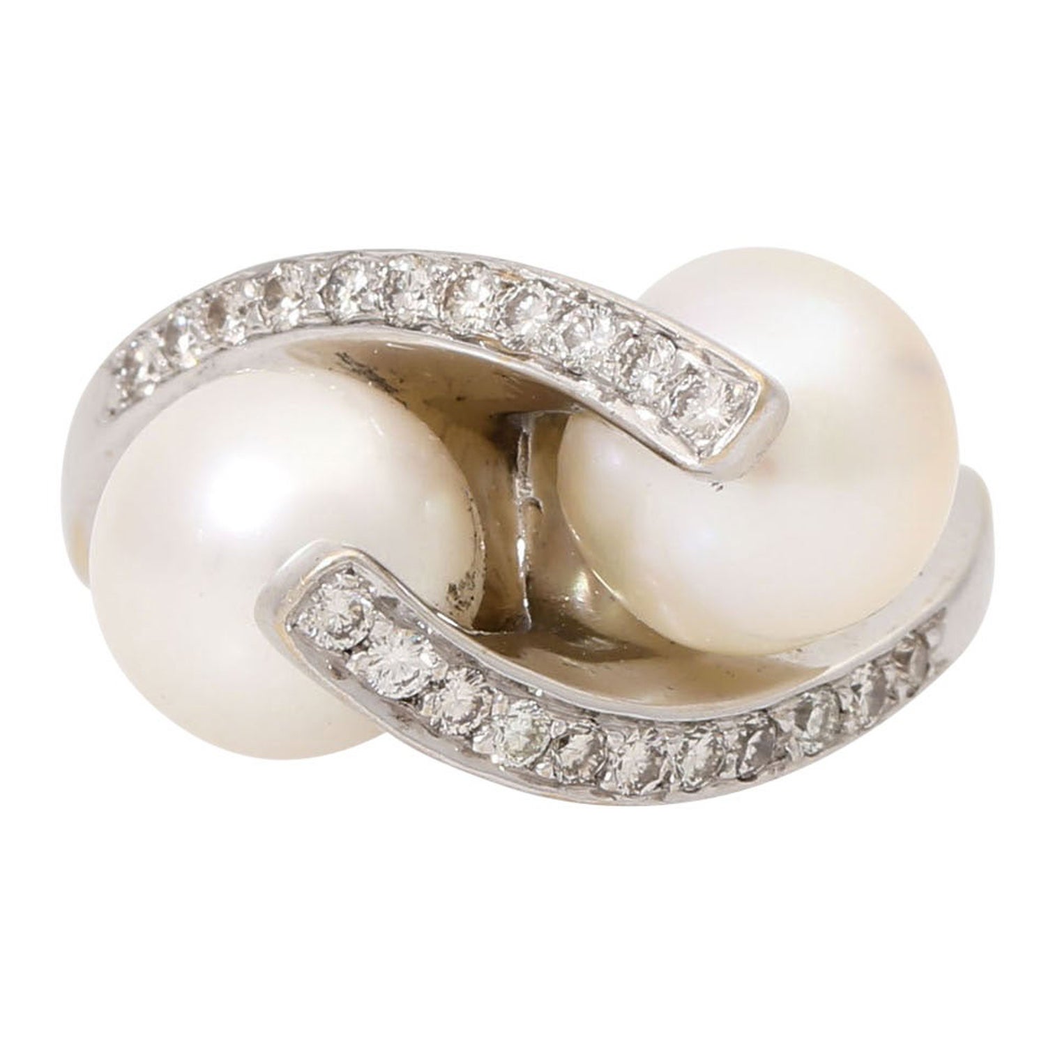 Ring with 2 Pearls and 22 Brilliant-Cut Diamonds For Sale at 1stDibs