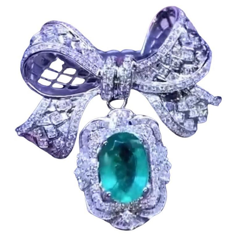 Art Decô Design Brooch with 9, 31 Carats of Emerald and Diamonds For ...