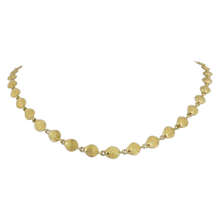 14 Karat Yellow Gold Ladies Scallop Shell Link Necklace For Sale at 1stDibs