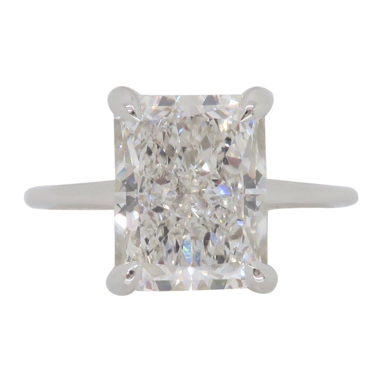 Solitaire 3.00ct Radiant Cut Diamond Engagement Ring For Sale at 1stDibs
