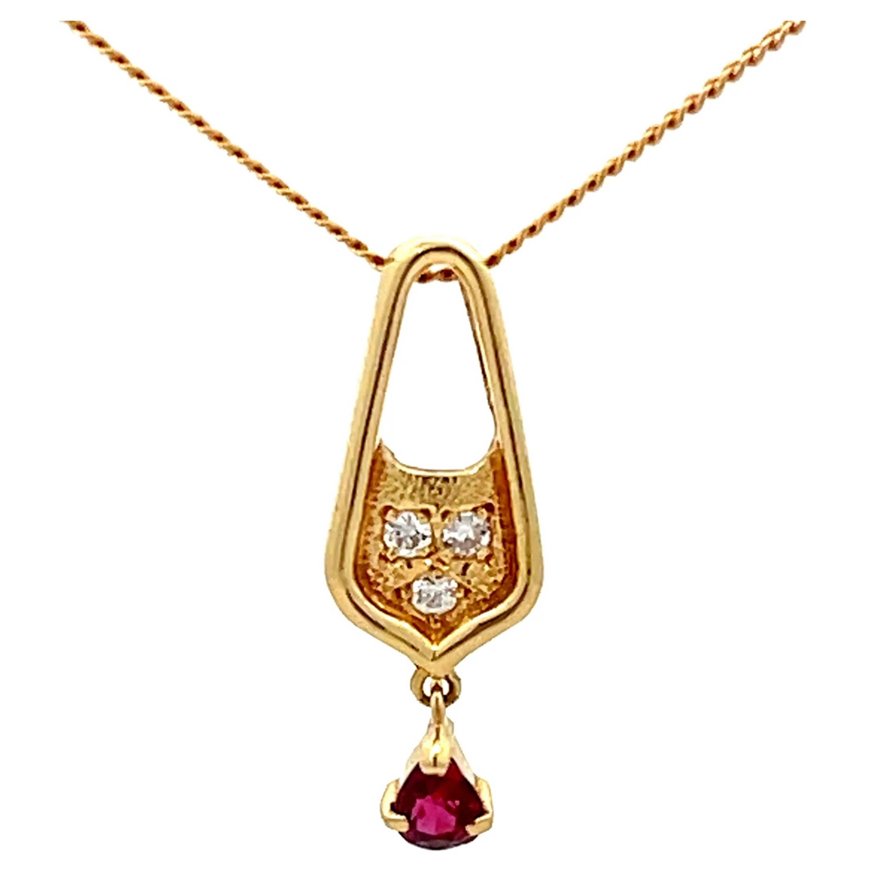 20.28 Carat Burma Ruby 18 Karat Yellow Gold Necklace For Sale at 1stDibs