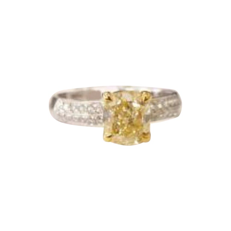 Light yellow Princess cut diamond For Sale at 1stDibs