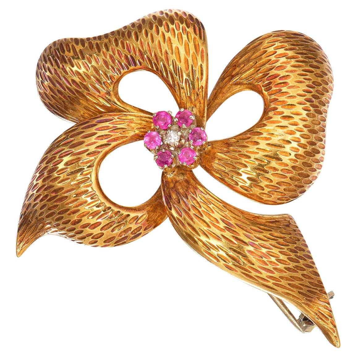 Ruby And Diamond Textured Gold Bow Brooch 18K Gold For Sale at 1stDibs