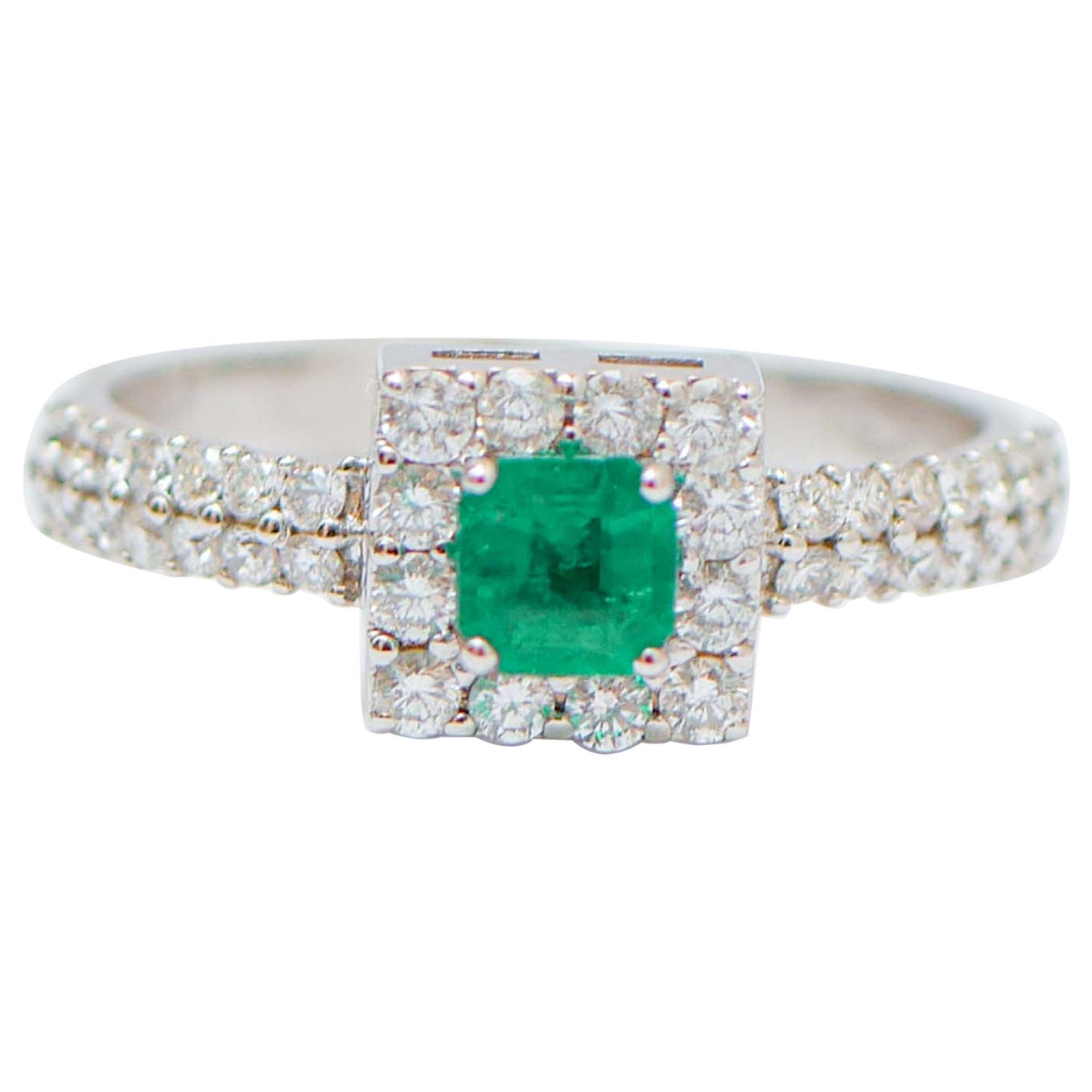Emerald, Diamonds, 18 Karat White Gold Ring. For Sale at 1stDibs