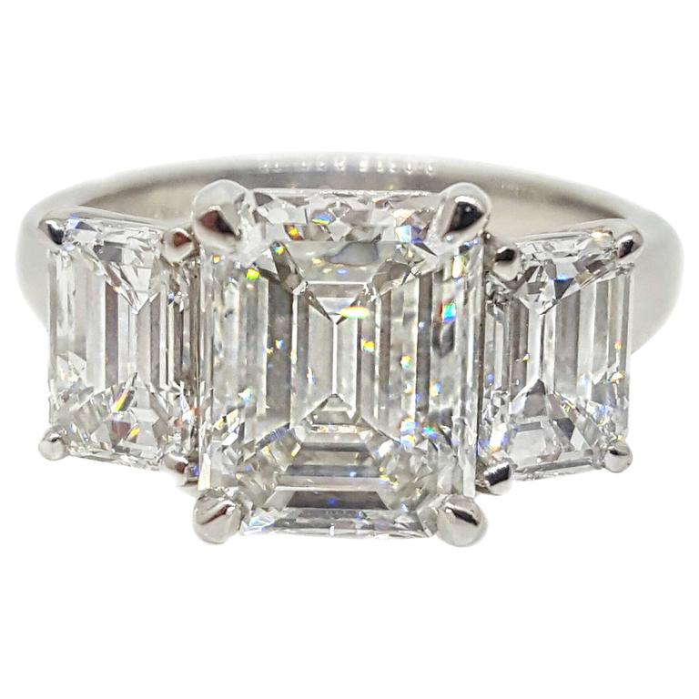 Rectangular 4.64 Carats Emerald Cut Three Stone Platinum Ring at 1stDibs