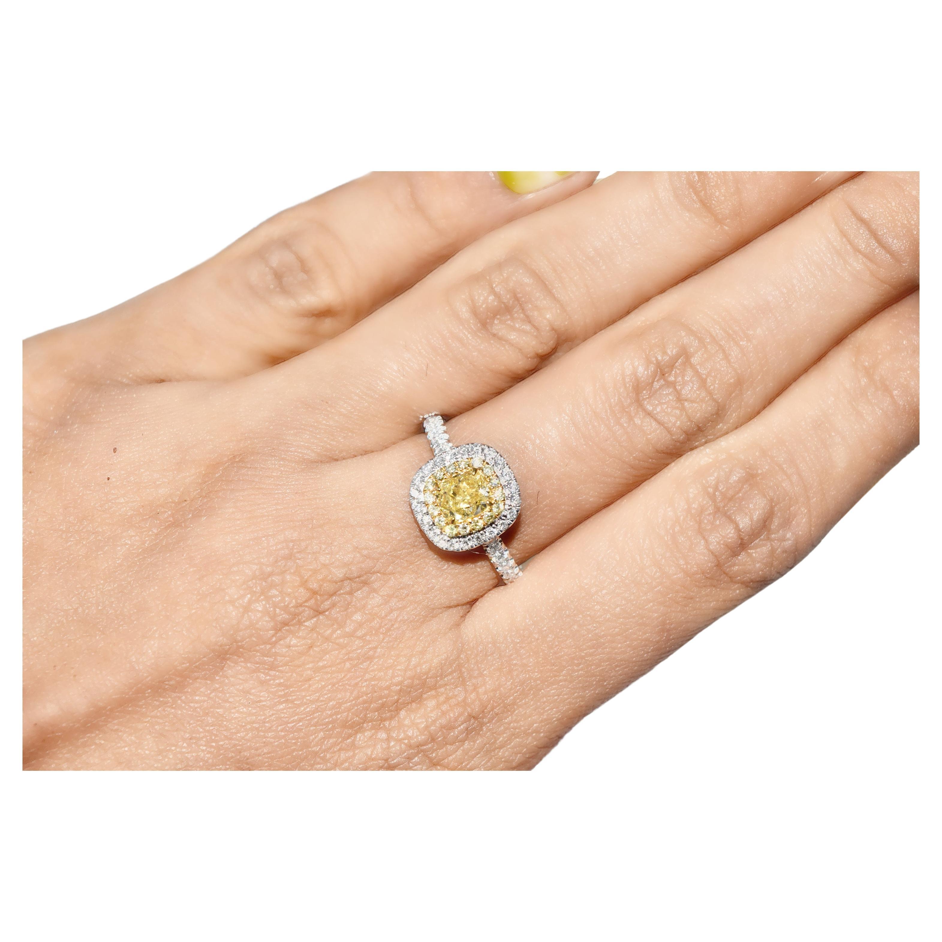 10 carat Fancy Light Yellow Diamond Ring VS1. GIA For Sale at 1stDibs | 10 carat yellow diamond ...