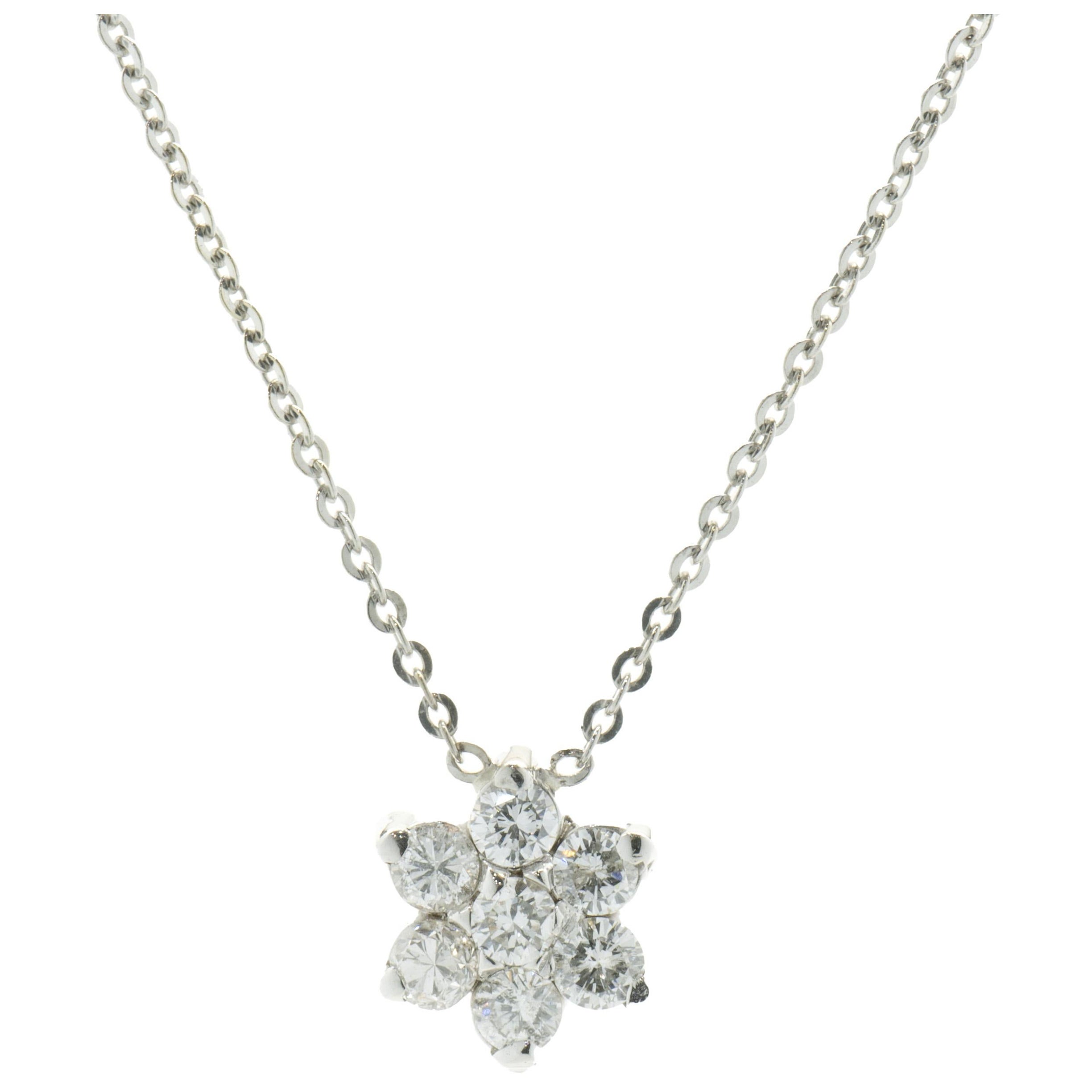 14 Karat White Gold Diamond Flower Necklace For Sale at 1stDibs