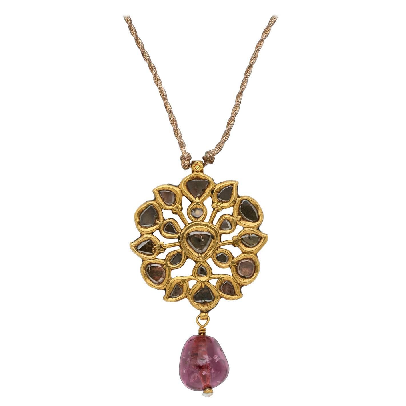 Antique Indian Pendant in Gold with Diamonds and Spinel For Sale at 1stDibs