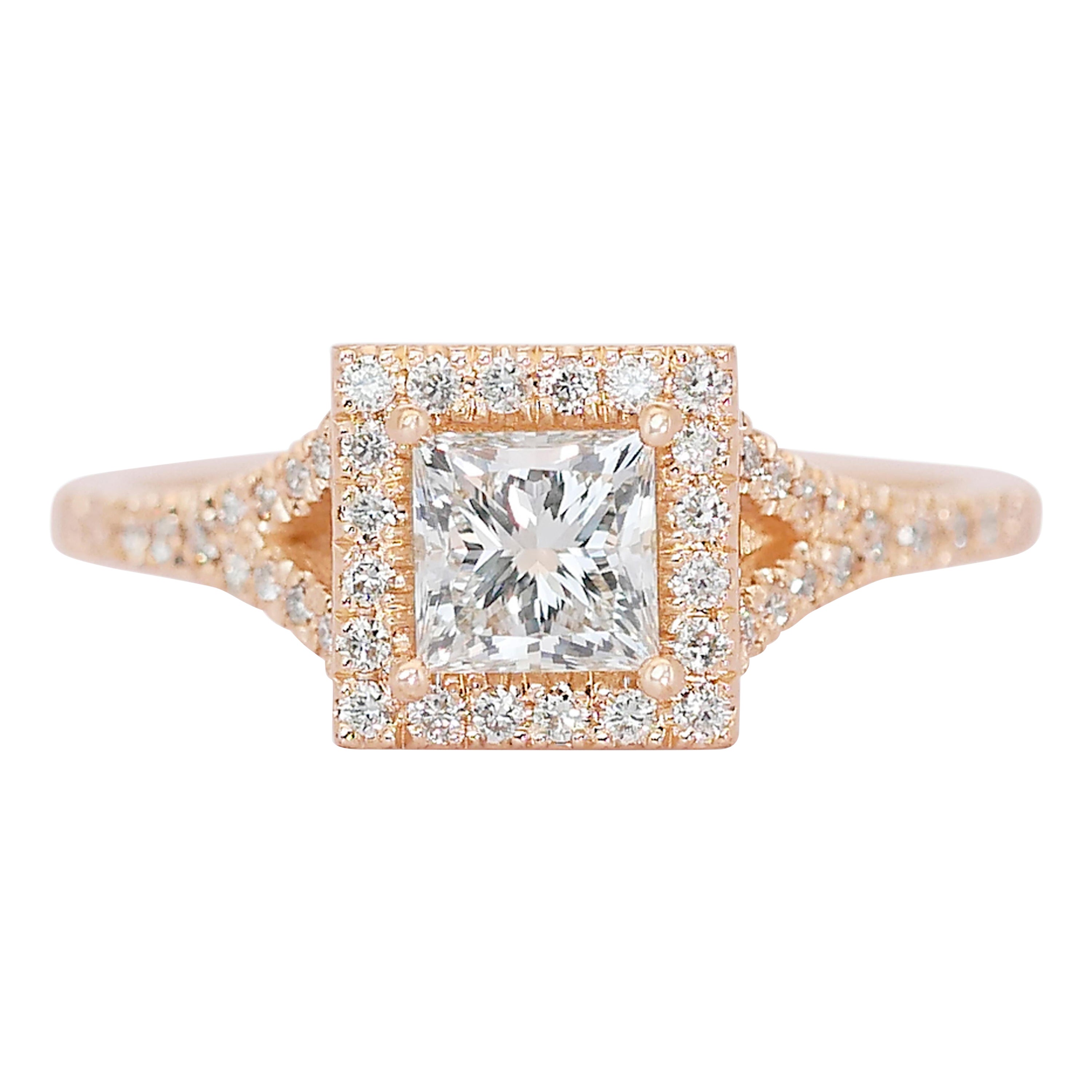 Luminous 1.04ct Diamonds Halo Ring in 18k Yellow Gold - IGI Certified For Sale at 1stDibs