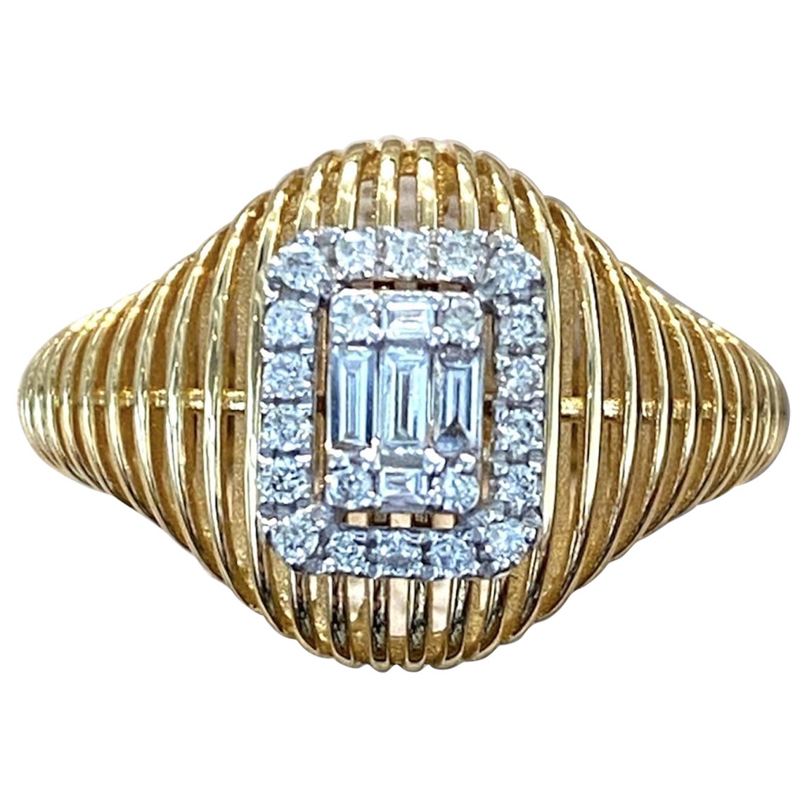 18K Yellow Gold Emerald Cluster Design Ring For Sale at 1stDibs
