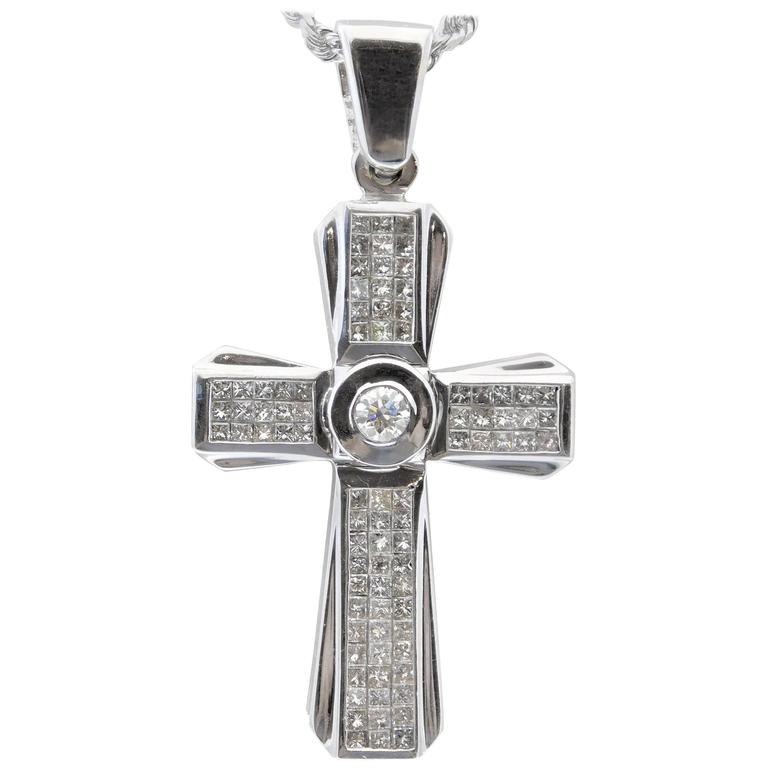 4.70 Carat Diamond White Gold Gothic Cross Pendant For Sale at 1stDibs