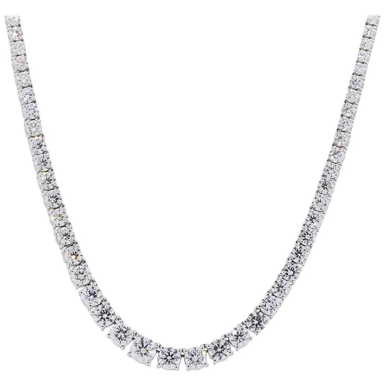 Round Brilliant Diamond White Gold Graduated Necklace For Sale at 1stDibs