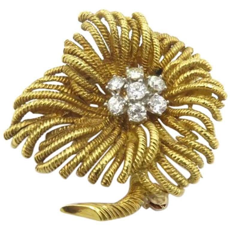 Van Cleef and Arpels Diamond Gold Flower Brooch For Sale at 1stDibs