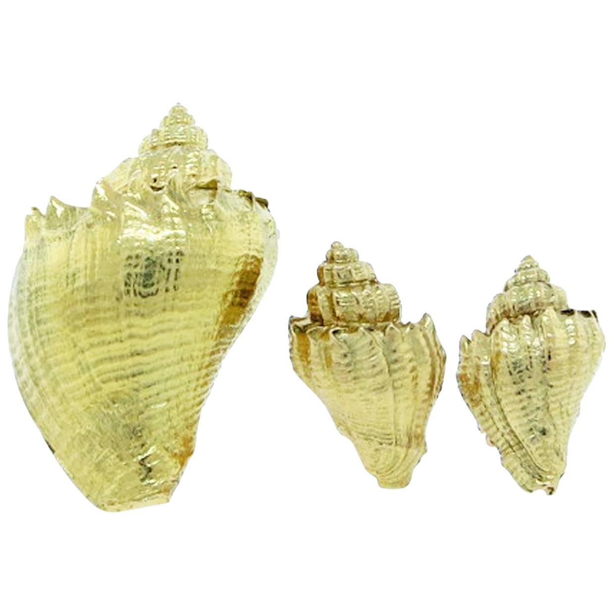 Tiffany and Co. Yellow Gold Shell Brooch and Earring Set at 1stDibs