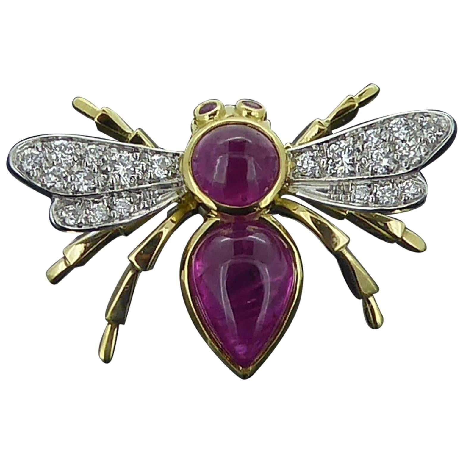Ruby Gold Bee Brooch For Sale at 1stDibs