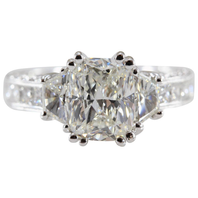 2.01 Carat Diamond Cushion Cut G/VVS2 Gold Engagement Ring For Sale at ...