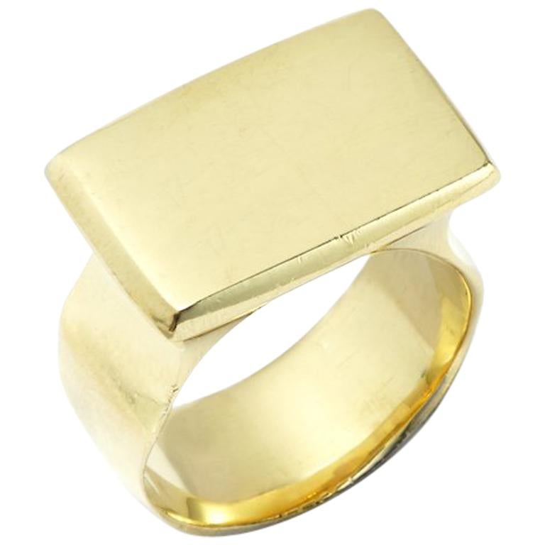 Susan Lister Locke The Ashley Oval Signet Ring in 18 Karat Gold For ...