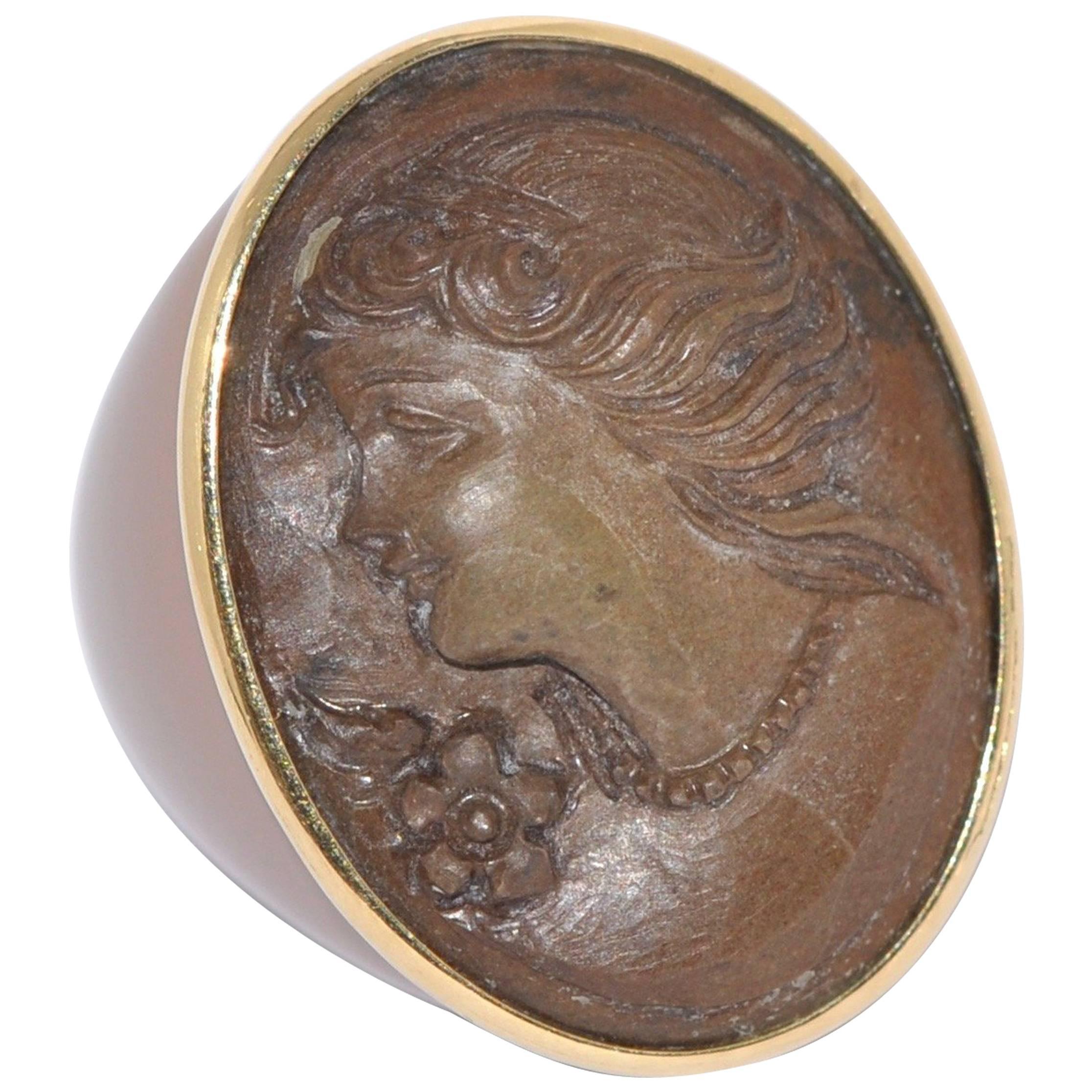 Wood Cameo and Bakelite Yellow Gold Ring at 1stDibs
