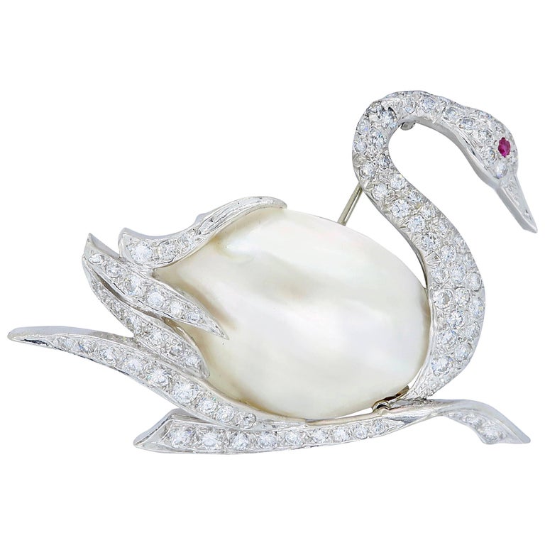 14 Karat White Gold Diamond Swan Brooch at 1stDibs
