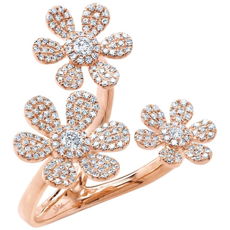 0.62 Carat 14 Karat Rose Gold Diamond Flower Ring For Sale at 1stDibs
