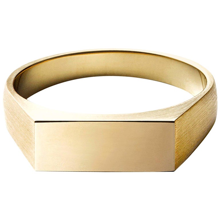 18 Karat Yellow Matte Gold Rectangle Signet Ring For Sale at 1stDibs