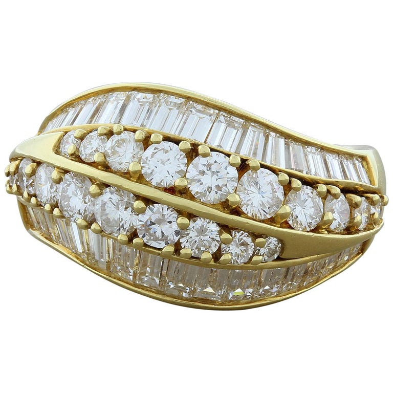 Diamond Wave Gold Ring For Sale at 1stDibs
