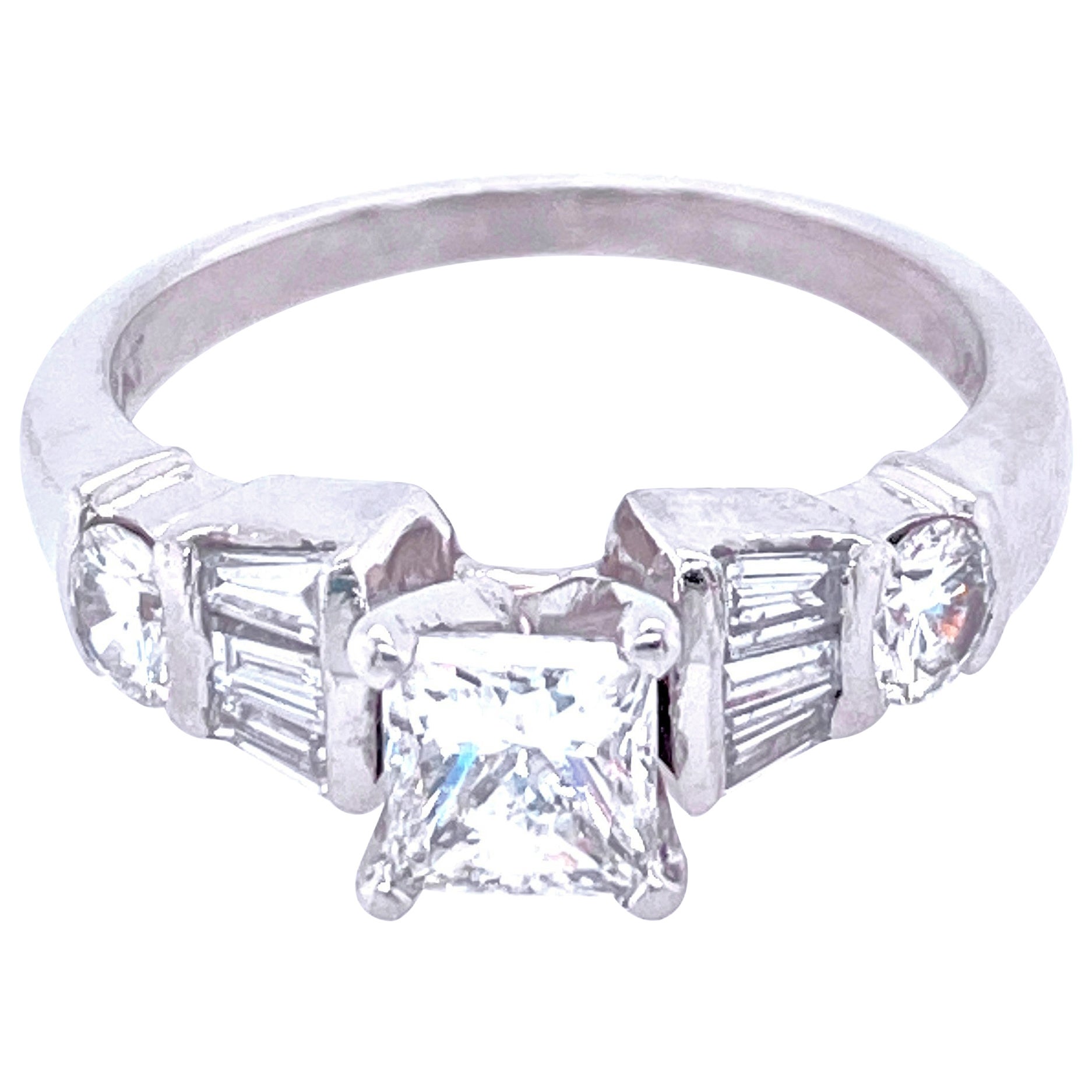 Contemporary Diamond Engagement Ring For Sale at 1stDibs
