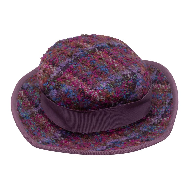 Chanel - Chapeau en tweed violet et multicolore vintage En vente sur ...