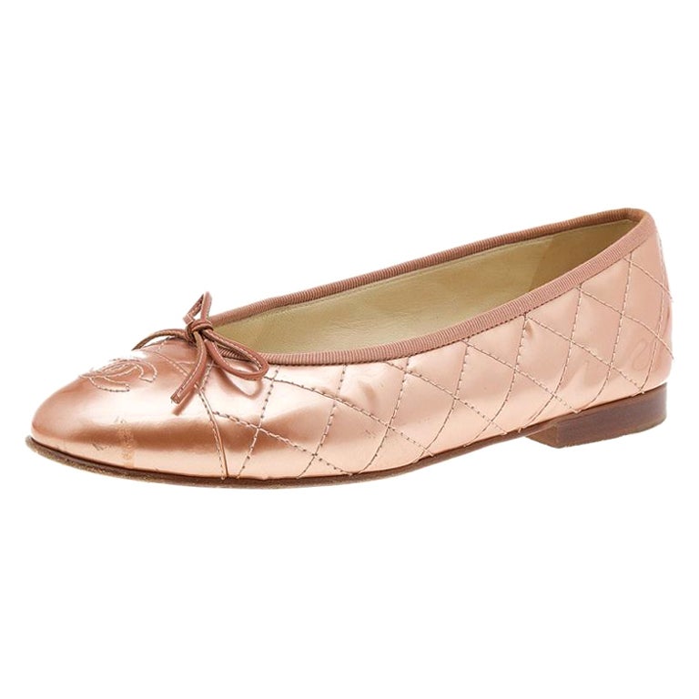 Chanel Metallic Peach Quilted Patent Leather CC Cap Toe Bow Ballet Flats Size 37 at 1stDibs