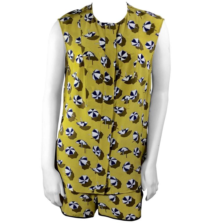 Gucci Yellow Umbrella Print Lounge Set with Black Trim For Sale at 1stDibs