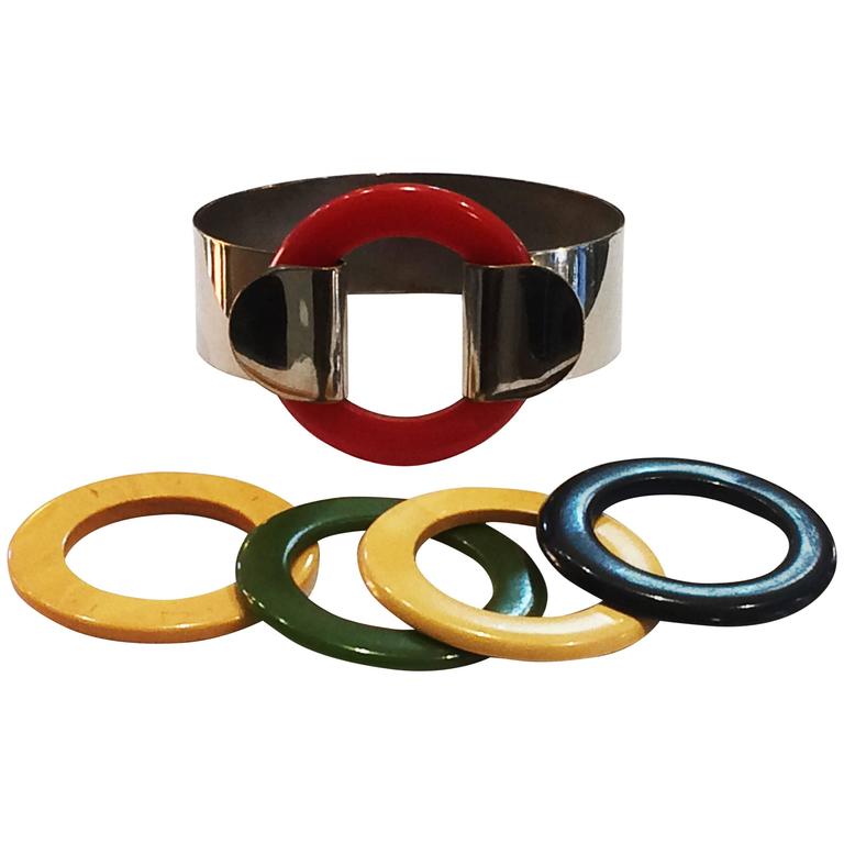 Bracelet jonc Art Déco rare en chrome avec disques en bakélite sur 1stDibs
