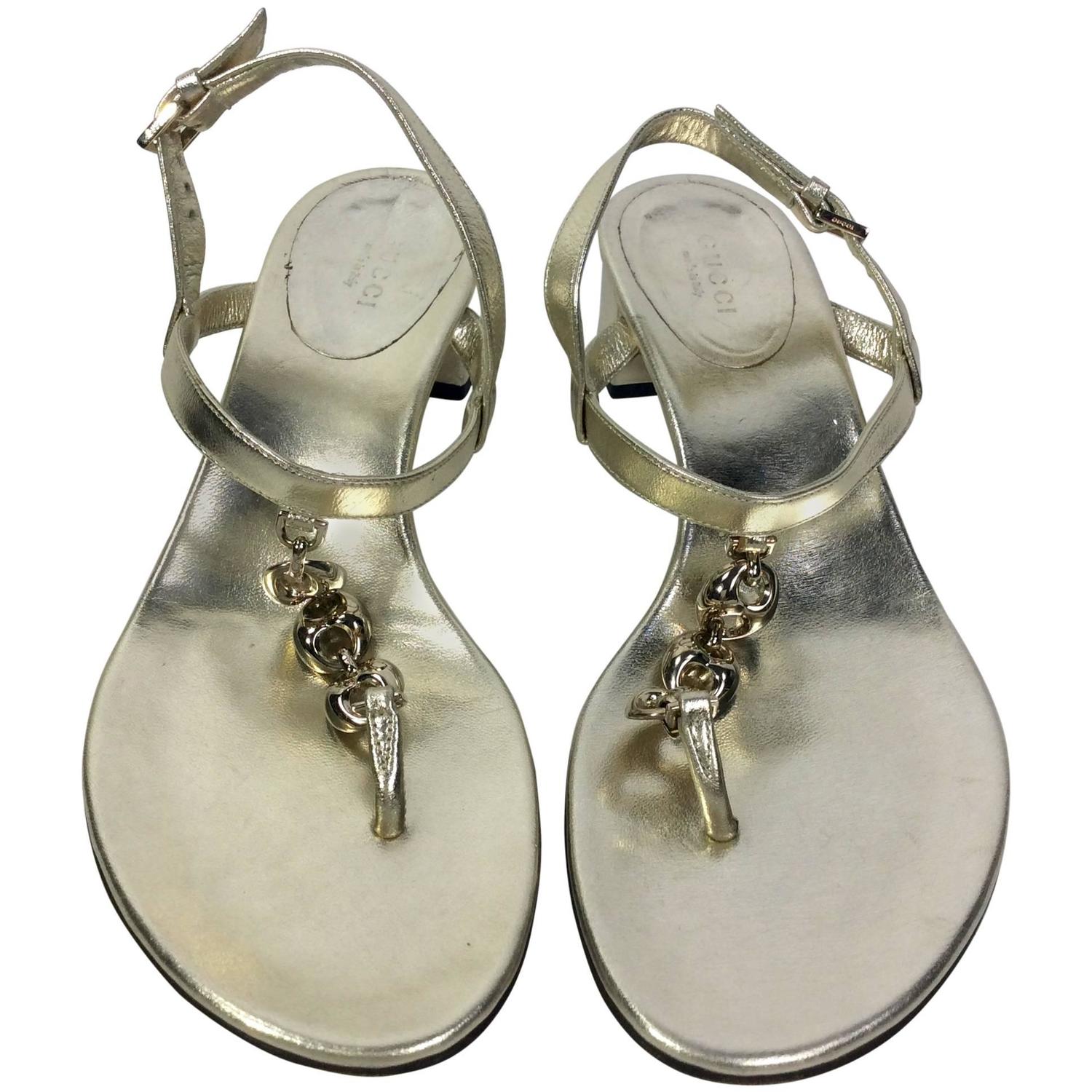 Gucci Gold Metallic Sandals with Chain Detail For Sale at 1stdibs